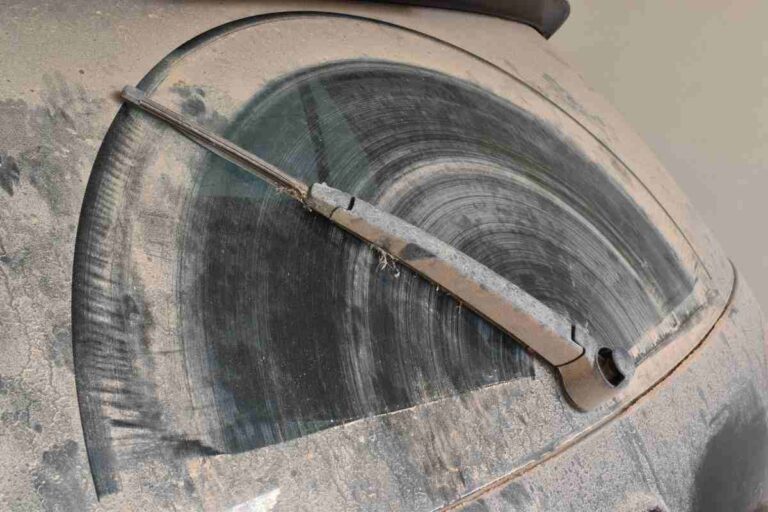 Da oggi se non tieni pulite queste parti dell'auto ti fanno la multa ...