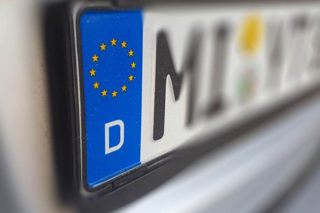 10.000 euro di multa se lo fai con la targa: se ti beccano non c'è scampo